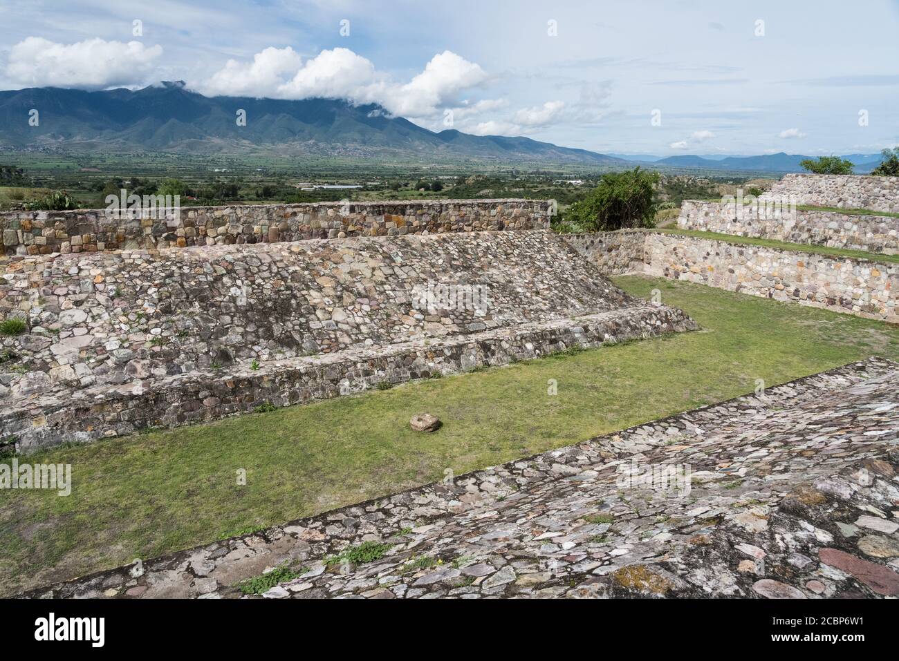 Le terrain de balle des ruines de Zapotec de Yagul est le plus grand ...