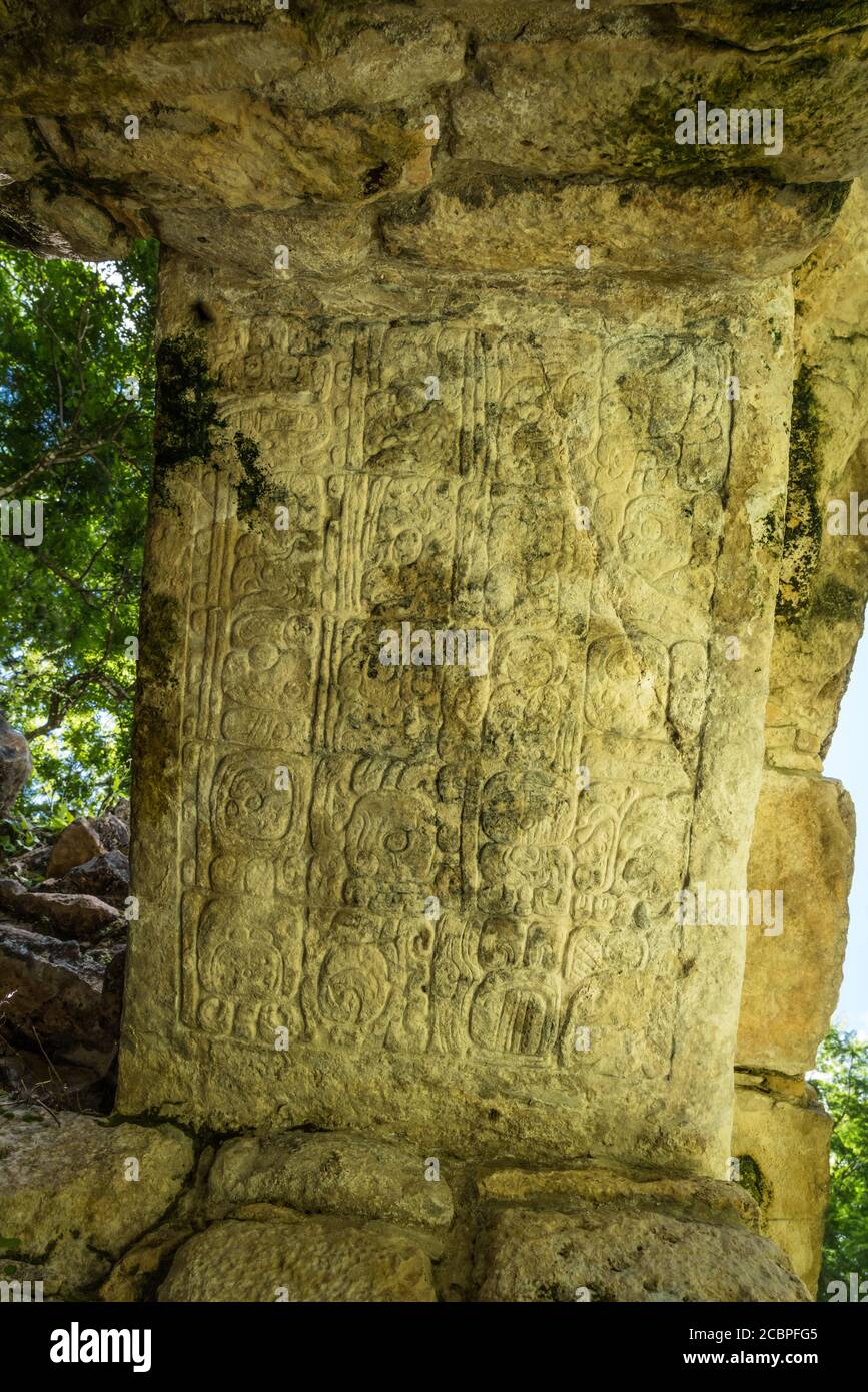Calcaire maya linteau yaxchilan Banque de photographies et d’images à ...