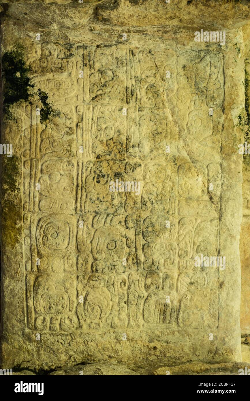 Calcaire maya linteau yaxchilan Banque de photographies et d’images à ...