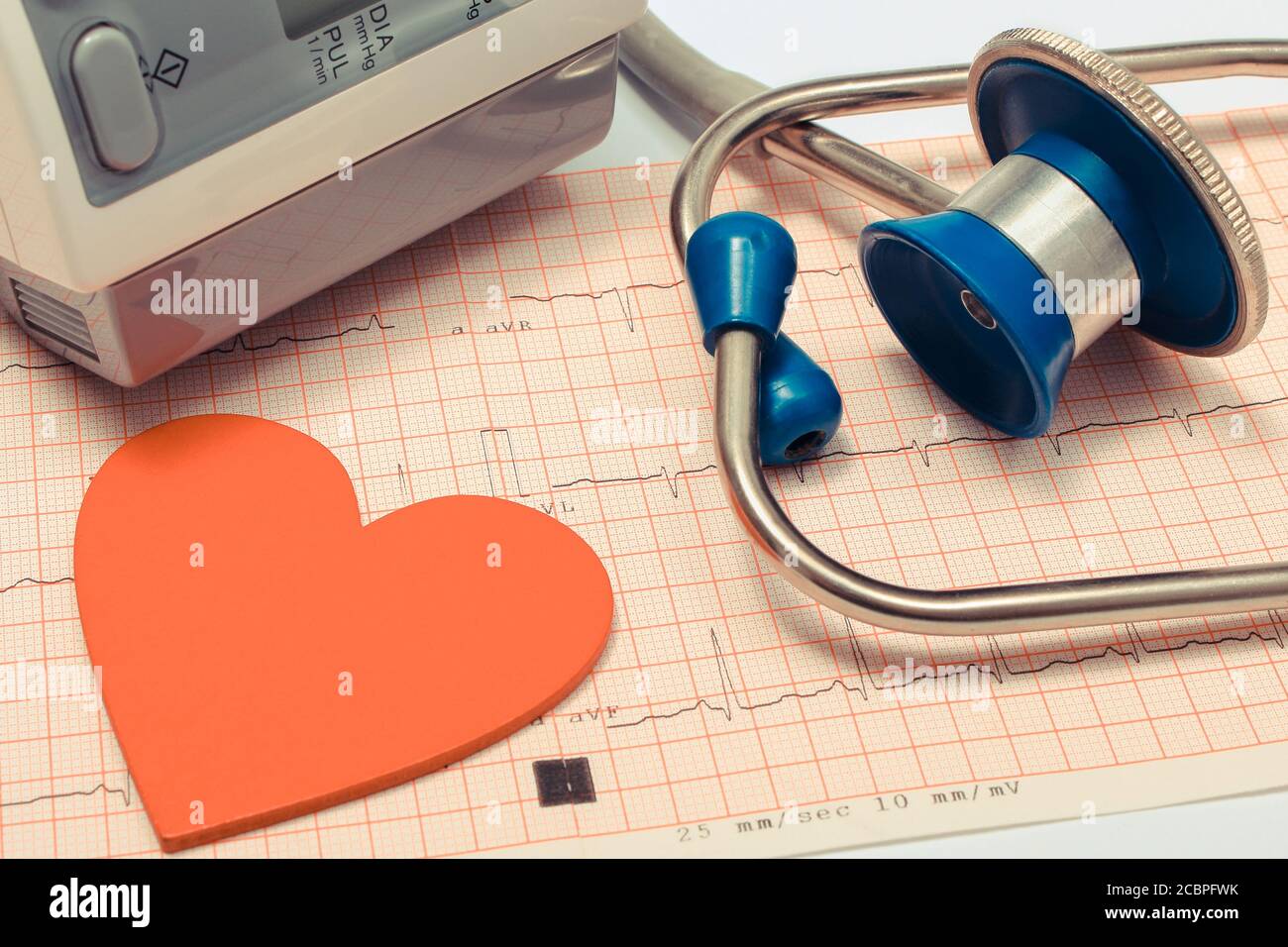 Stéthoscope médical, forme cardiaque et équipement pour mesurer la ...