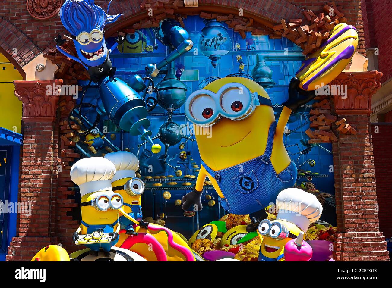 Statue de HAPPY MINION dans Universal Studios Japan.les Minions sont du ...