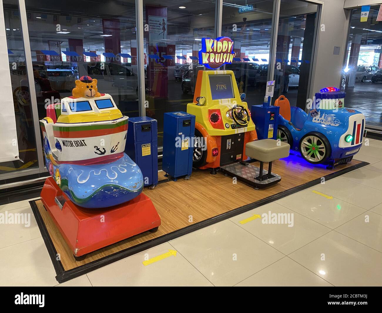 Kiddie ride Banque de photographies et d’images à haute résolution - Alamy