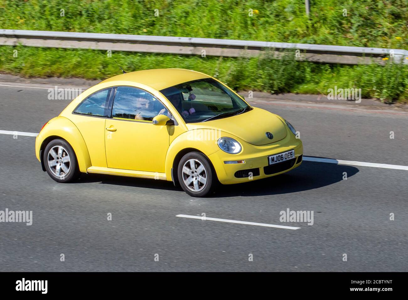 2006 vw jaune volkswagen beetle luna 102ps Banque de photographies et d ...