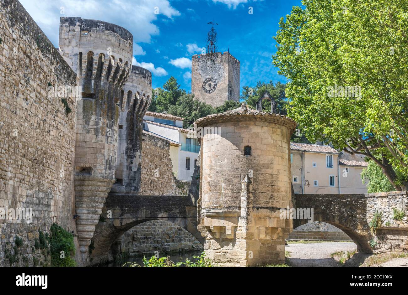 Pernes les fontaines village Banque de photographies et d’images à haute résolution - Alamy