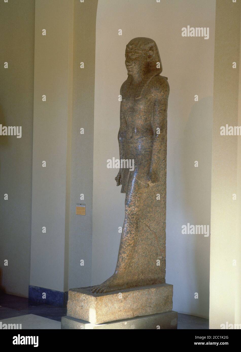 ESTATUA COLOSAL DE TOLOMEO FILALFO, 285/246 AC, GRANITO ROJO, 266CM ...