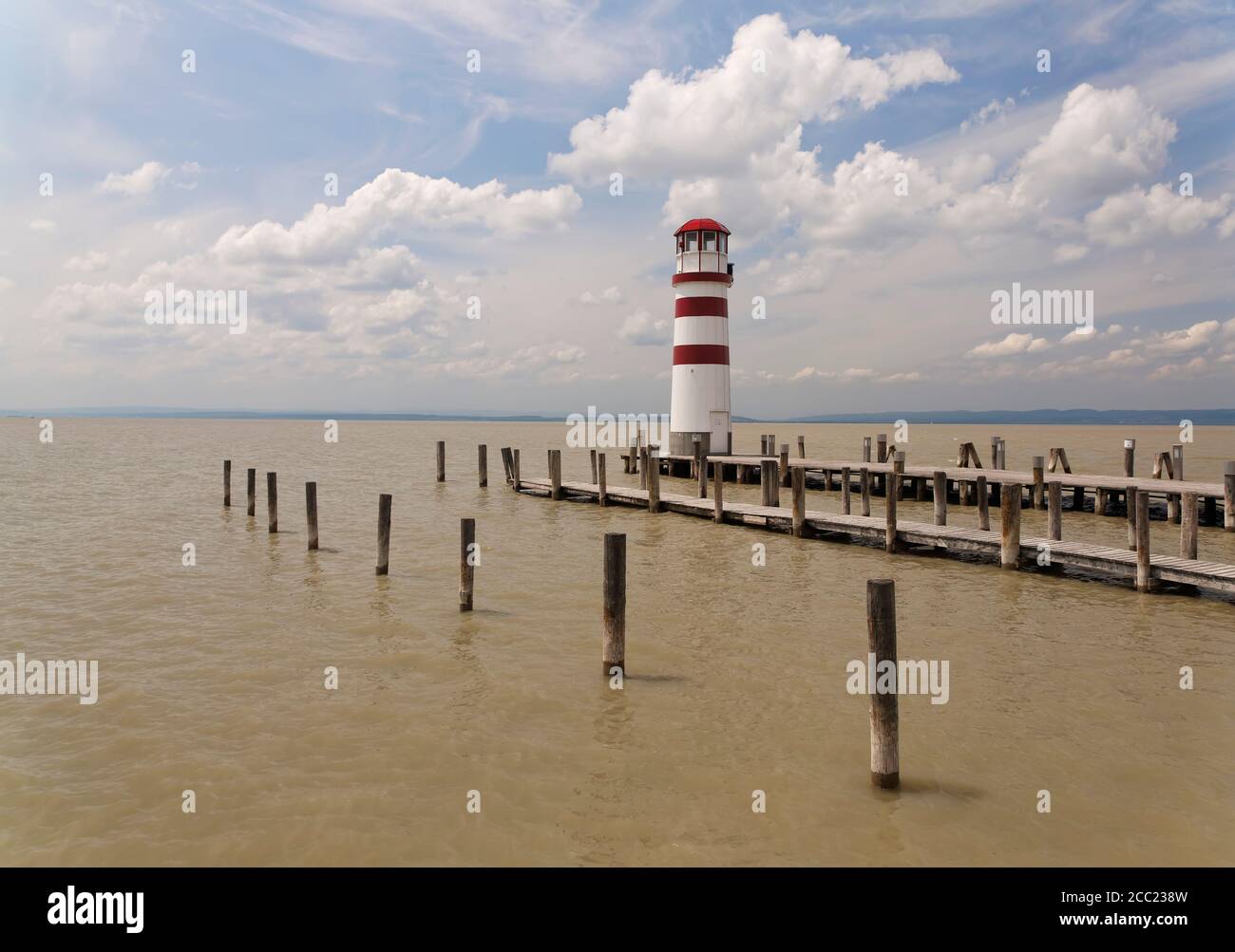Vue sur le lac de neusiedl au lac de neusiedl le lac de neusiedl Banque ...