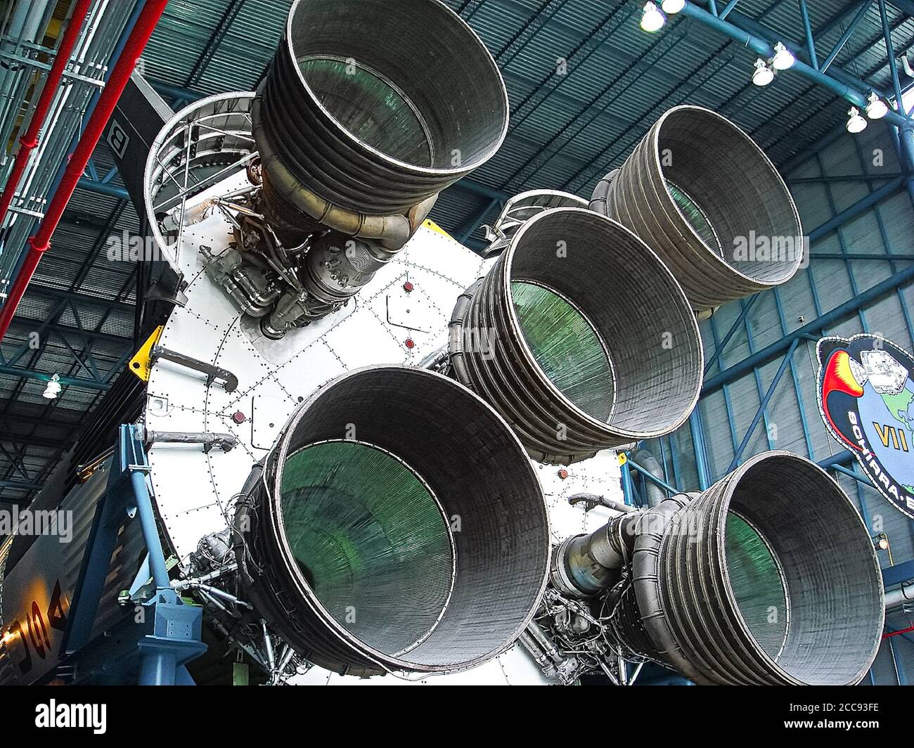 Saturn V Rocket Engines exposé dans Apollo Saturn V Centre, Kennedy ...