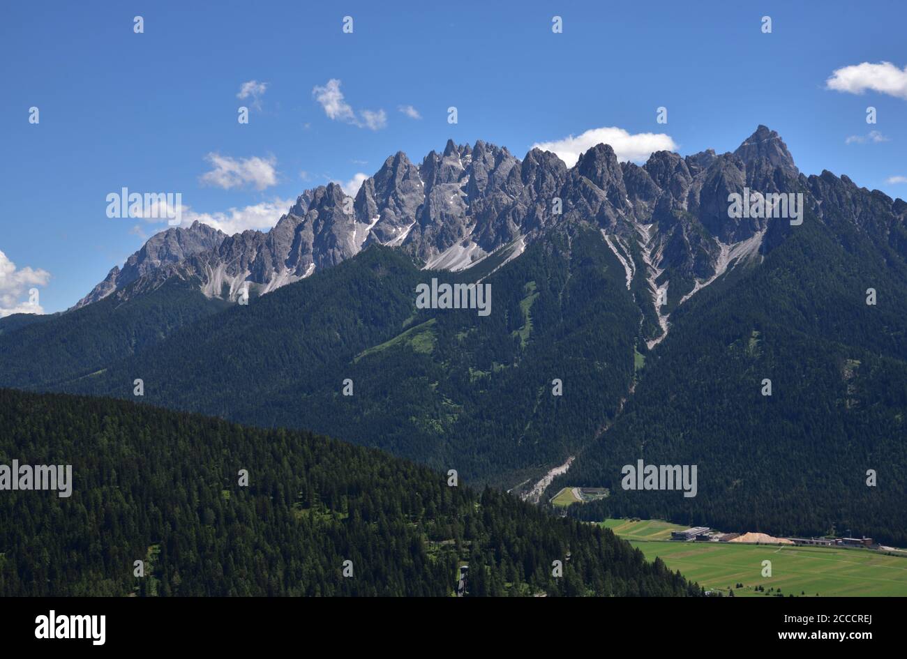 Massif rocheux Banque de photographies et d’images à haute résolution ...