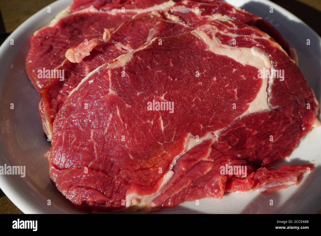 Viande rouge crue Banque de photographies et d’images à haute ...