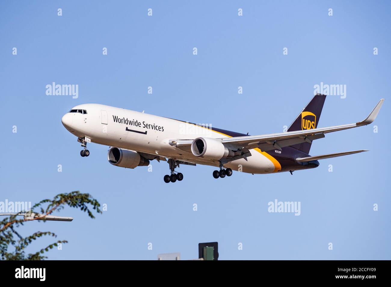 Ups avion cargo Banque de photographies et d’images à haute résolution ...