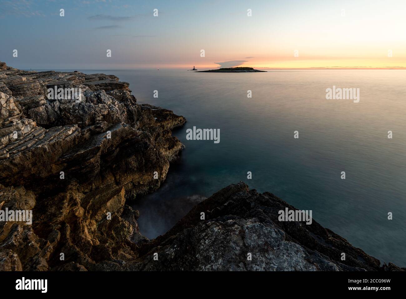 Falaises du cap kamenjak Banque de photographies et d’images à haute ...