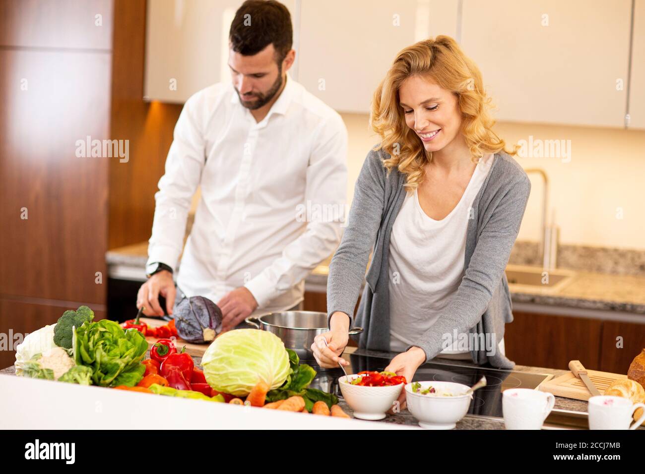 Copine cuisine Banque de photographies et d’images à haute résolution ...