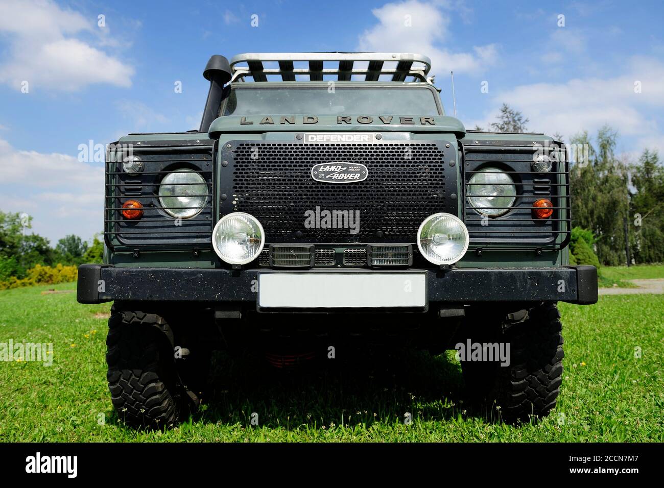 Land rover defender 90 Banque de photographies et d’images à haute ...