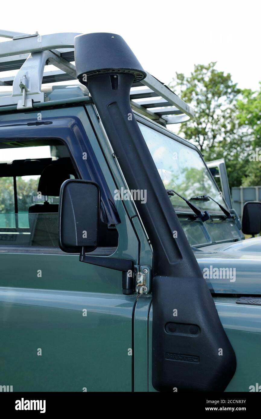 Land rover defender 90 Banque de photographies et d’images à haute ...