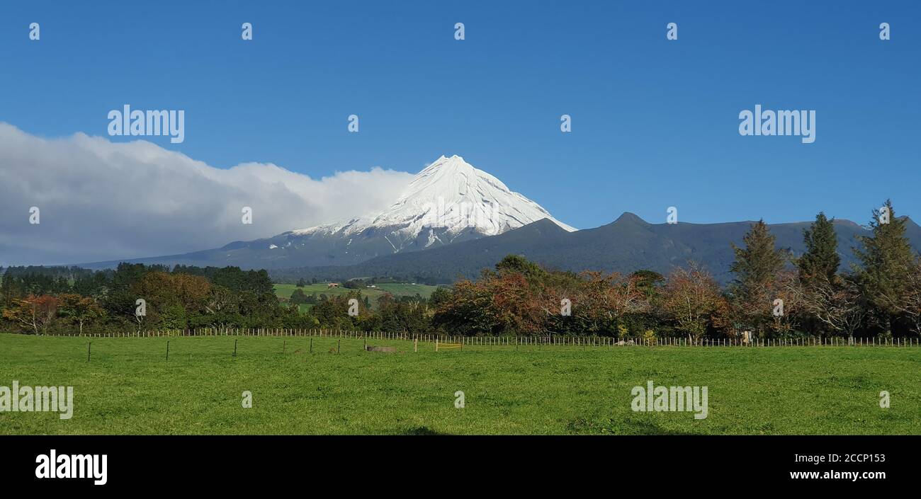 Taranaki de montagne Banque de photographies et d’images à haute ...