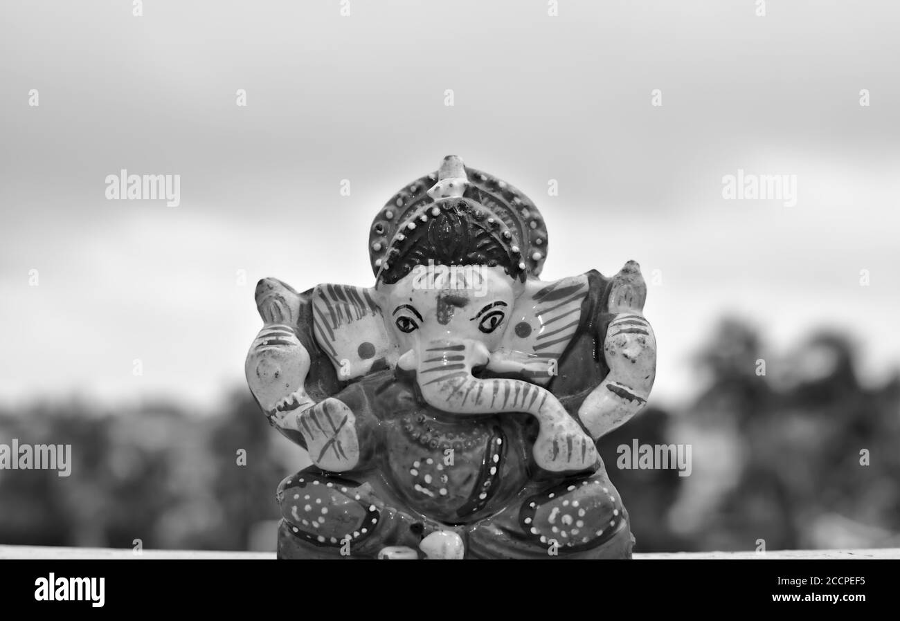 Idole symbole religieux Banque d'images noir et blanc - Alamy