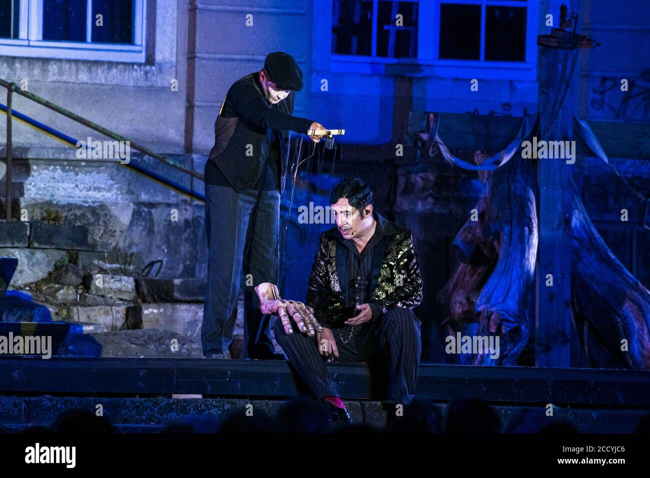 Cornelia Fritzsche / Katharina Klinger (Puppenspieler); Bert Callenbach ...