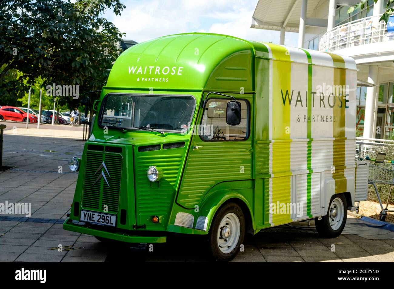 Waitrose truck Banque d'image et photos - Alamy
