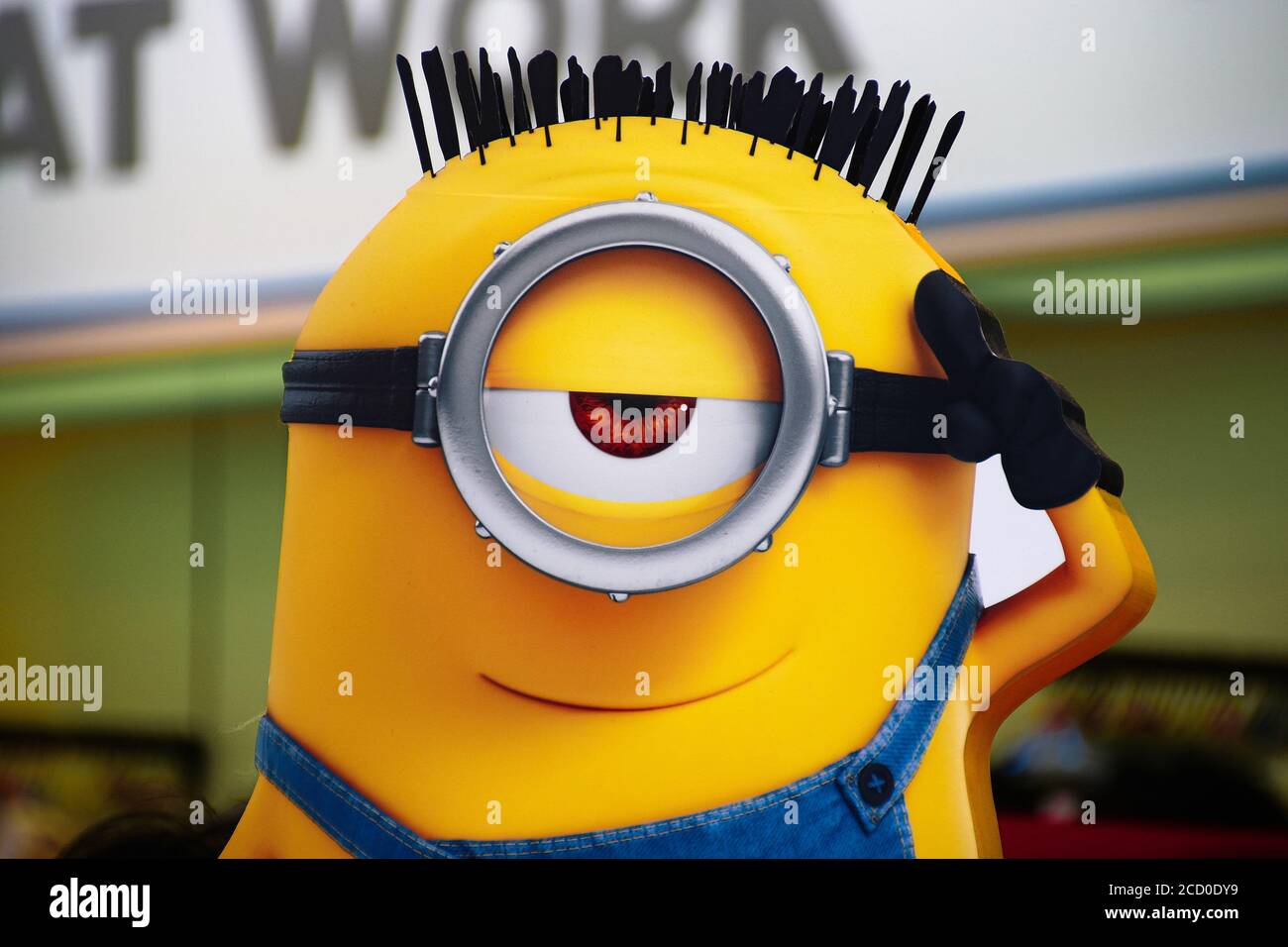 Statue de « HAPPY MINION », située à Universal Studios Japan, Osaka ...