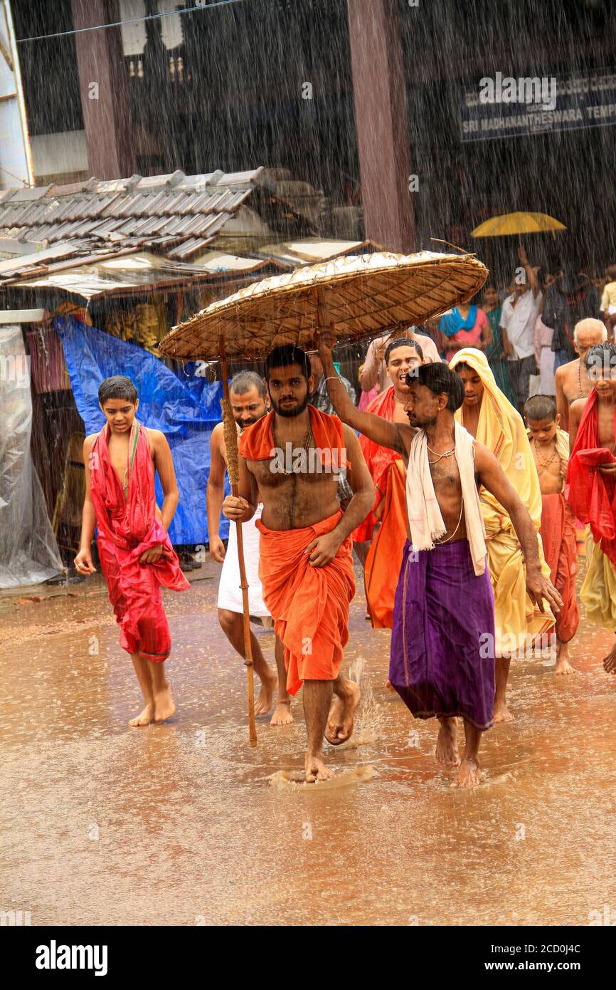 Sri Vishondulabha Thirtha Swamiji de Sri Sode Vadiraja Mutt est la ...