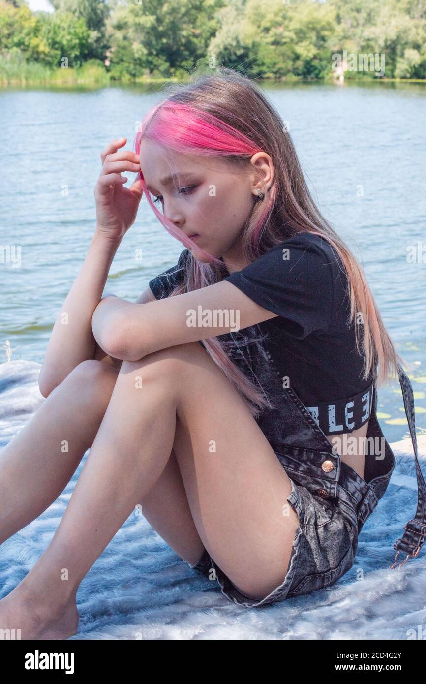 Mignons Adolescents Aux Cheveux Bruns