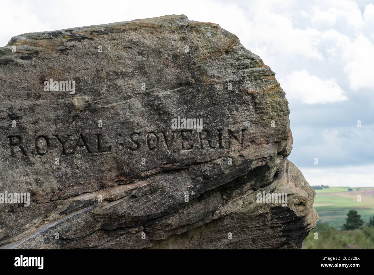Le nom du HMS Soverin est sculpté dans une pierre près du monument de Lord Nelson dans le ...