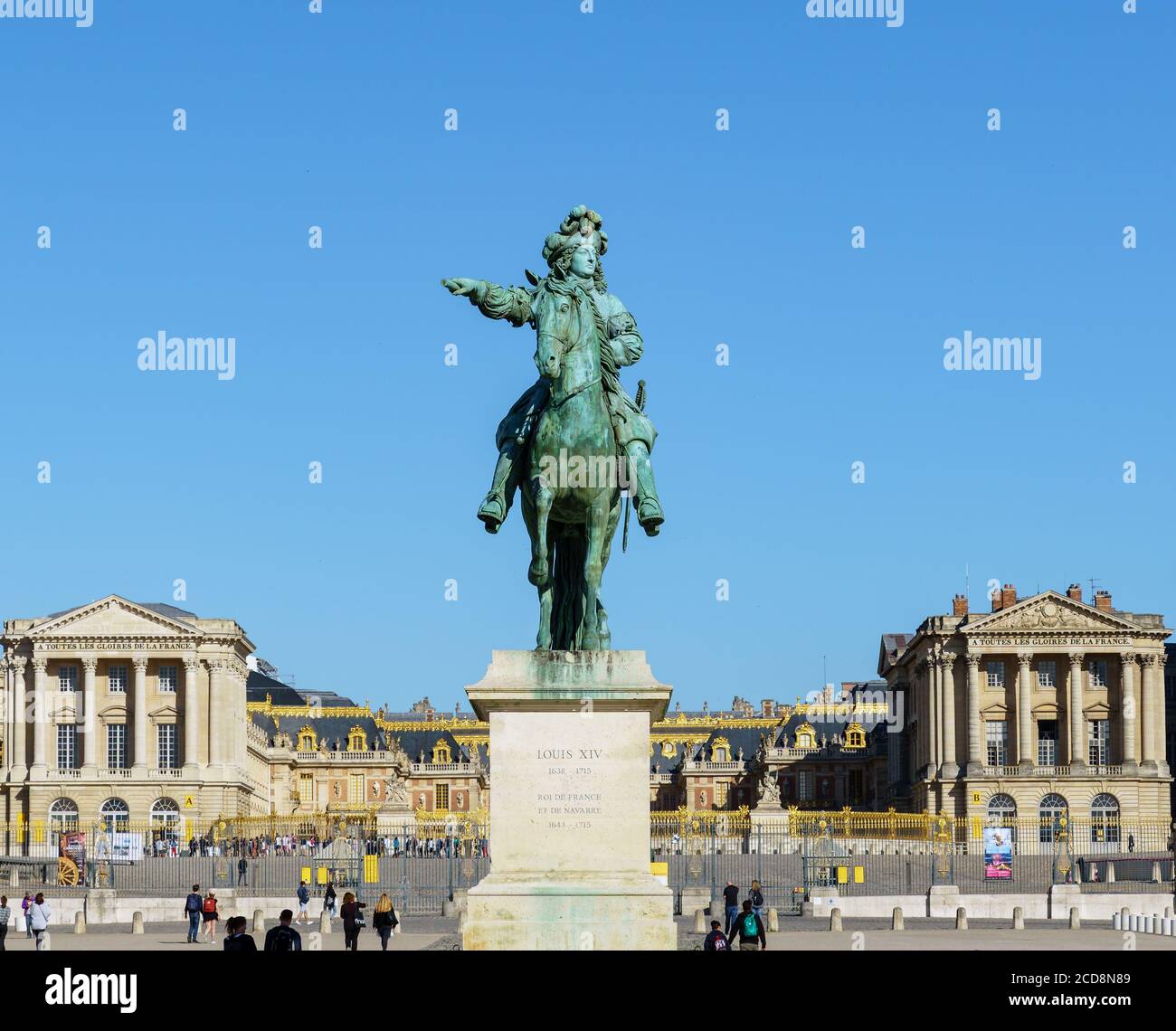 Statue de louis xiv au palais de versailles Banque de photographies et ...