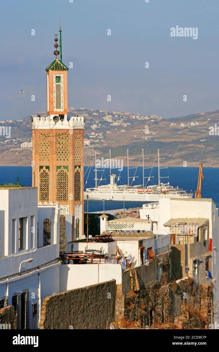 Maroc, région de Tanger Tétouan, Tanger, minaret de la mosquée ...