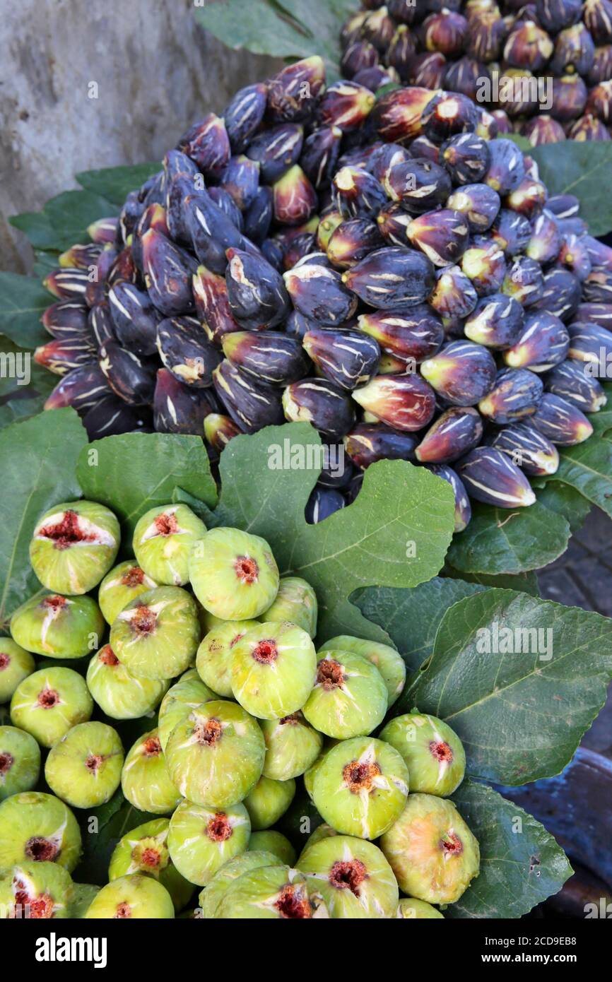 Maroc, région de Tanger Tétouan, Tanger, stand de figues blanches et ...