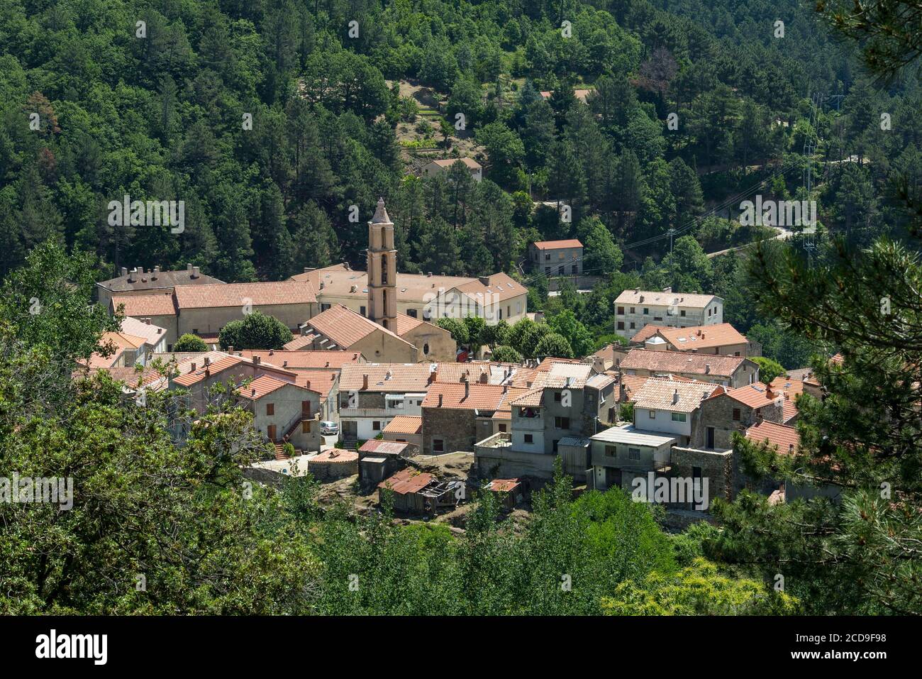 Ghisoni village Banque de photographies et d’images à haute résolution ...
