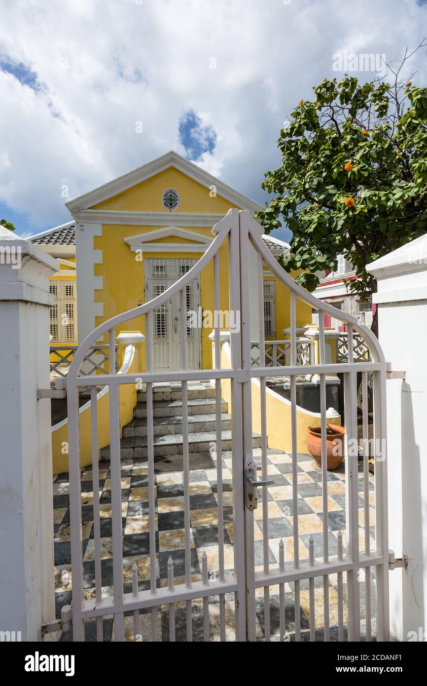 Cette maison historique dans le quartier Scharloo du quartier Punda de ...