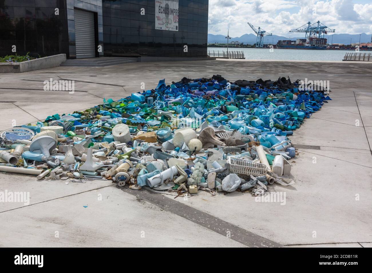 Mar Invadido, ou océan envahi, est une pièce d'art contemporain par ...