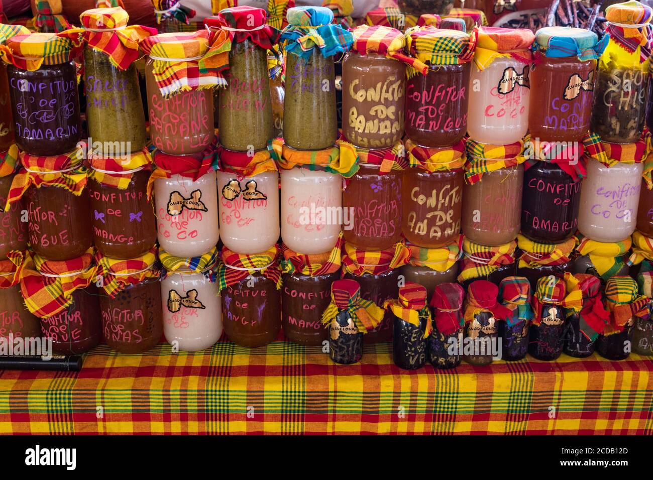 Ti punch, une boisson alcoolisée à base de rhum, à vendre dans un petit ...