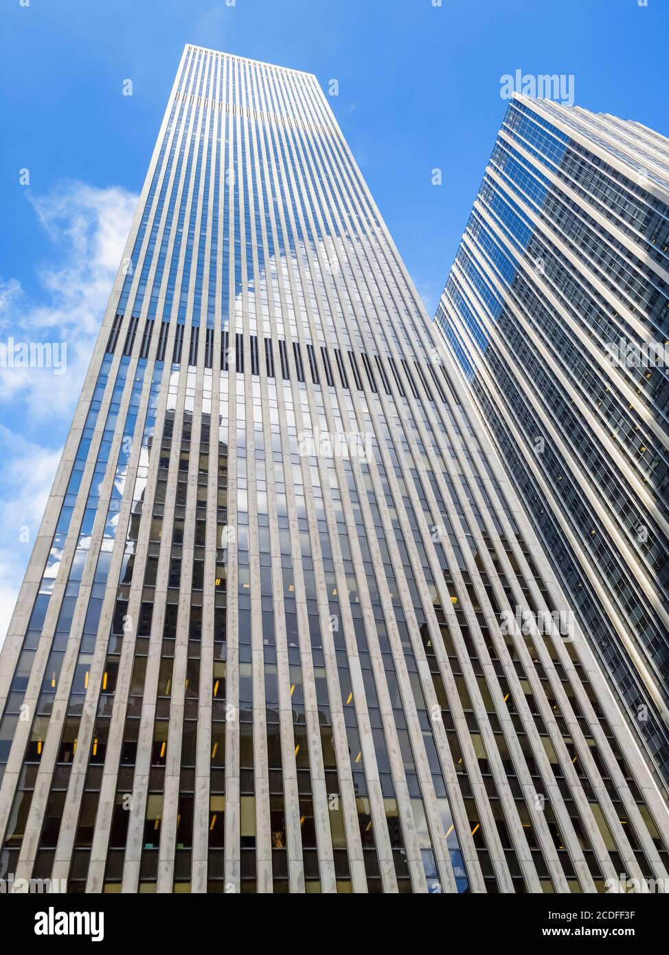 Exxon building Banque de photographies et d’images à haute résolution ...