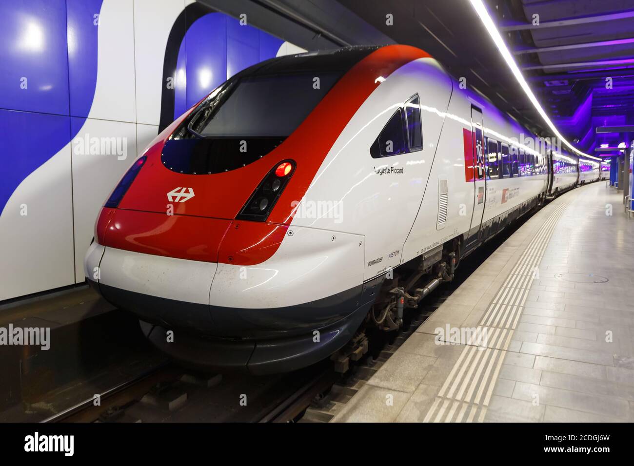 Tilting train Banque de photographies et d’images à haute résolution - Alamy