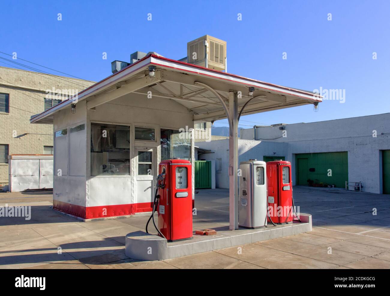 Vintage service station Banque de photographies et d’images à haute ...