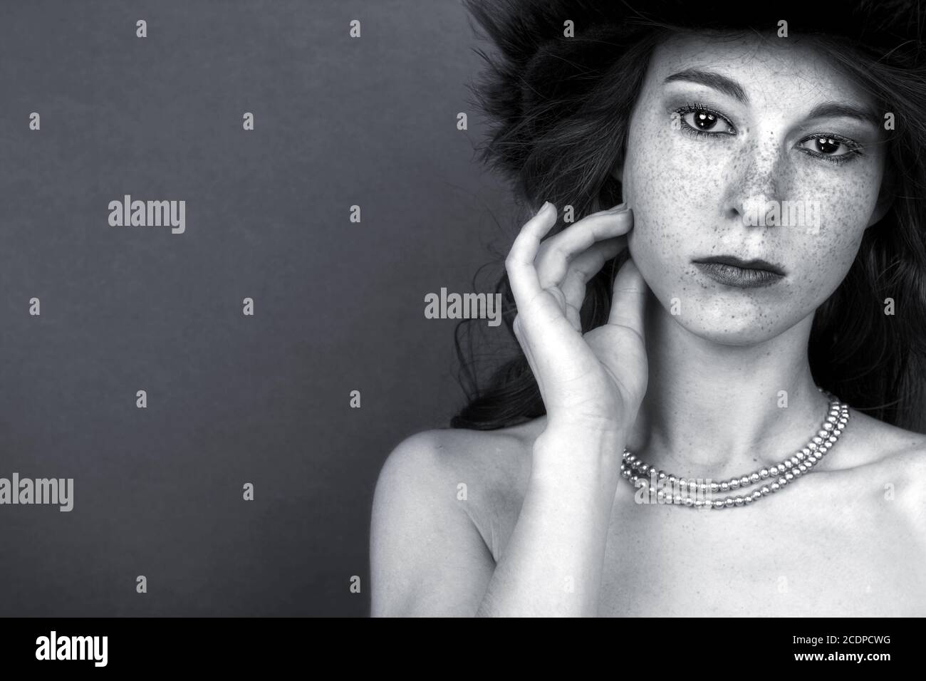 Femme Avec Des Taches De Rousseur Banque De Photographies Et Dimages à