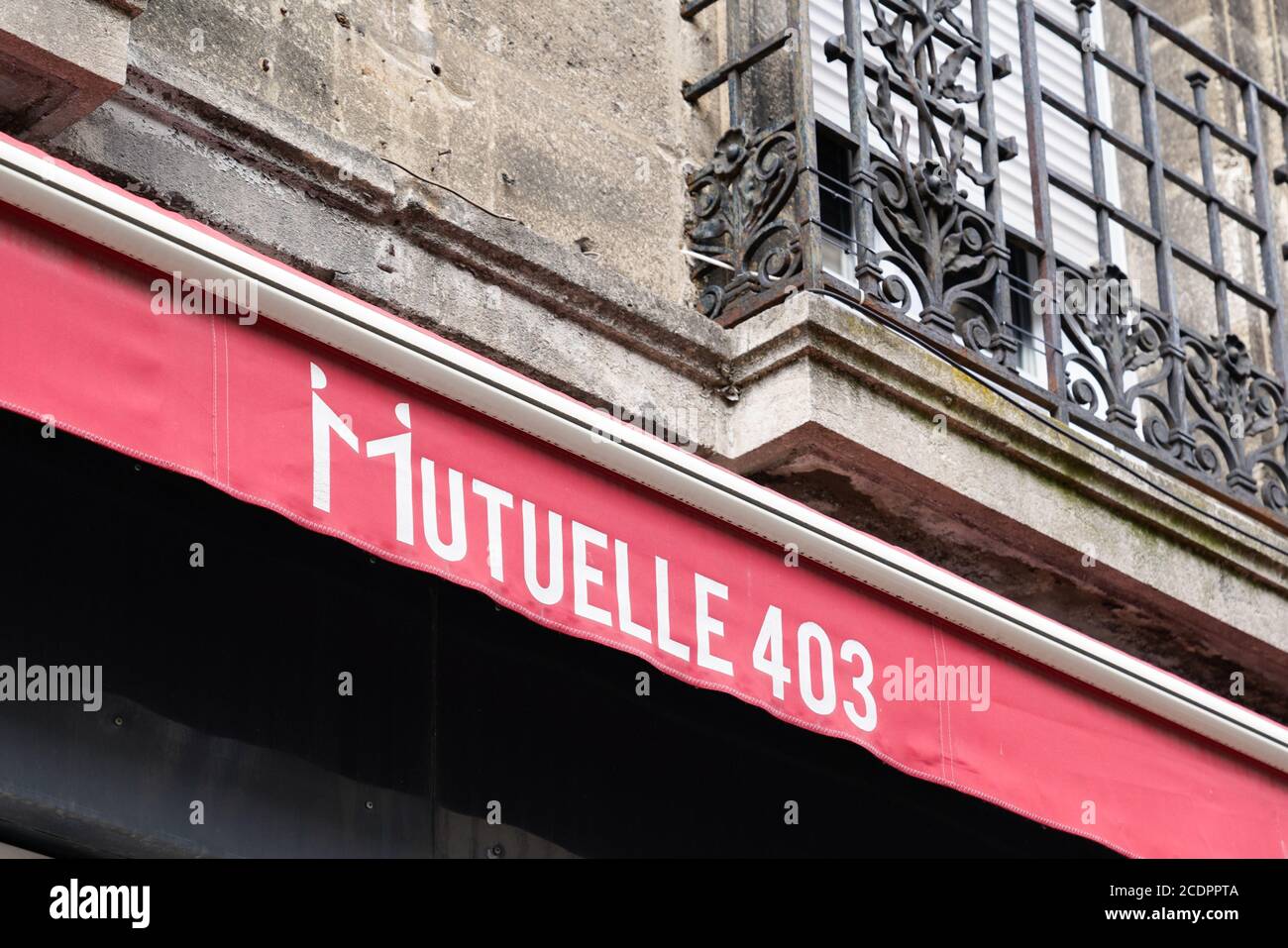 Bordeaux , Aquitaine / France - 08 25 2020 : signe et texte du logo Mutuelle 403 sur l'agence de ...