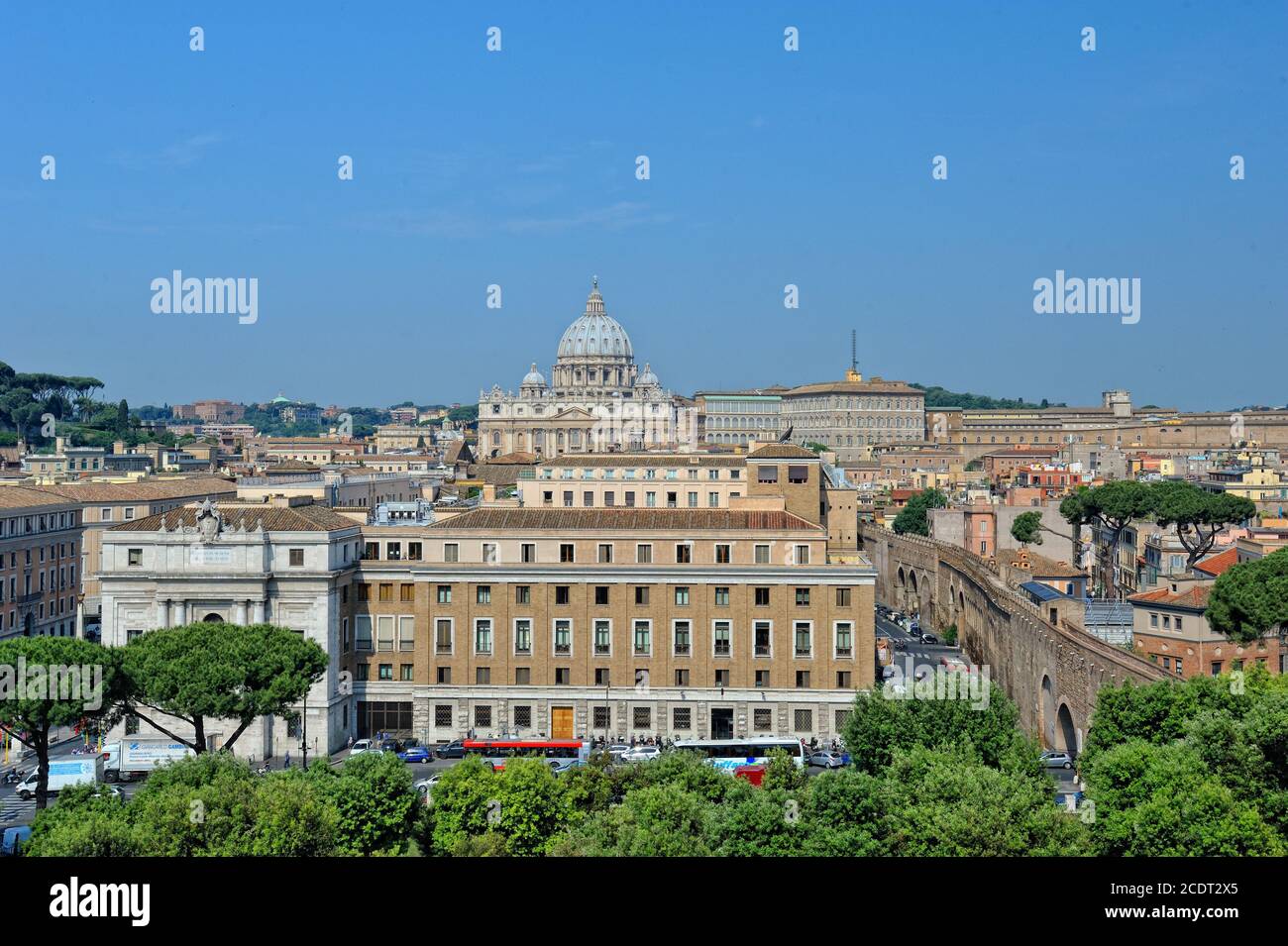 Toits cathédrale saint pierre rome Banque de photographies et d’images ...