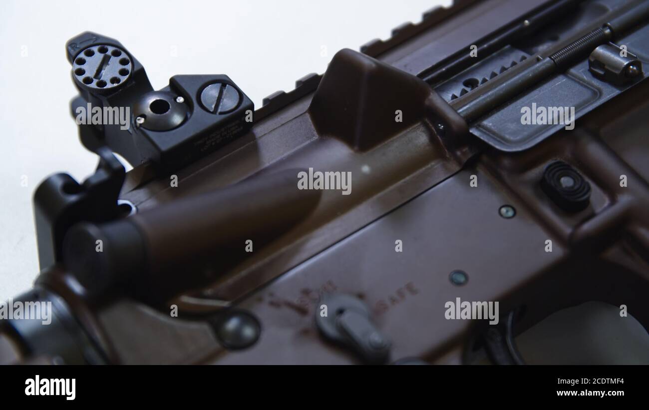 Nous fusil automatique militaire Banque de photographies et d’images à ...