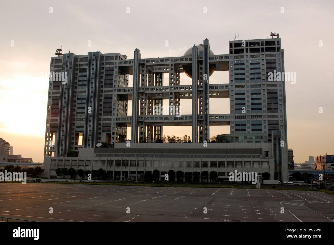 Fuji tv headquarters building Banque de photographies et d’images à ...