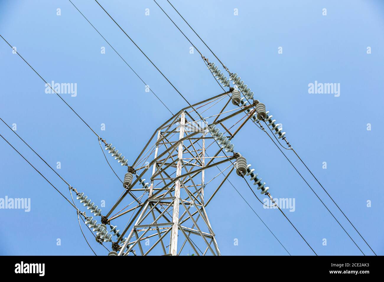 Tour des lignes de transmission Banque de photographies et d’images à haute résolution - Alamy