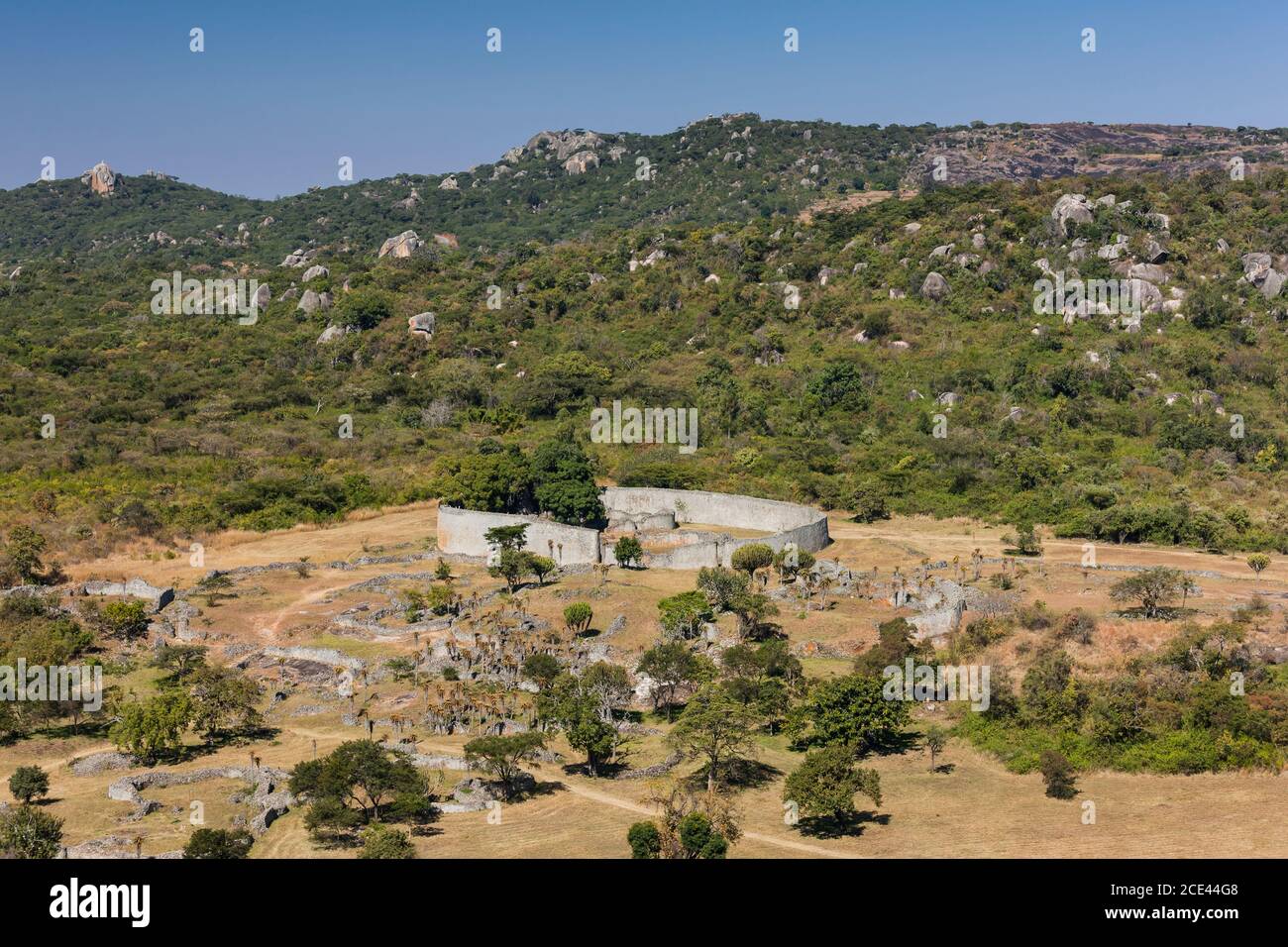 Les ruines du Grand Zimbabwe, la Grande enceinte, vue lointaine de l ...