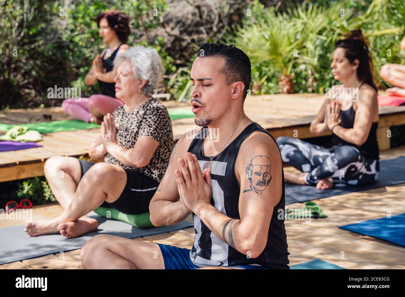 Groupe De Personnes Âgées Banque d'image et photos - Alamy