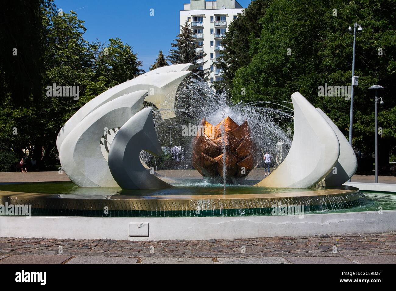 Fontaine en pierre moderne Banque de photographies et d’images à haute ...