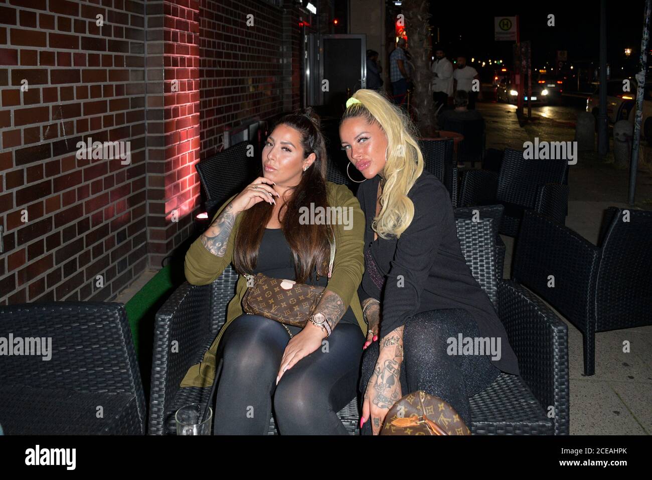 Kosmetikerin und schwester minosh Banque de photographies et d’images à ...