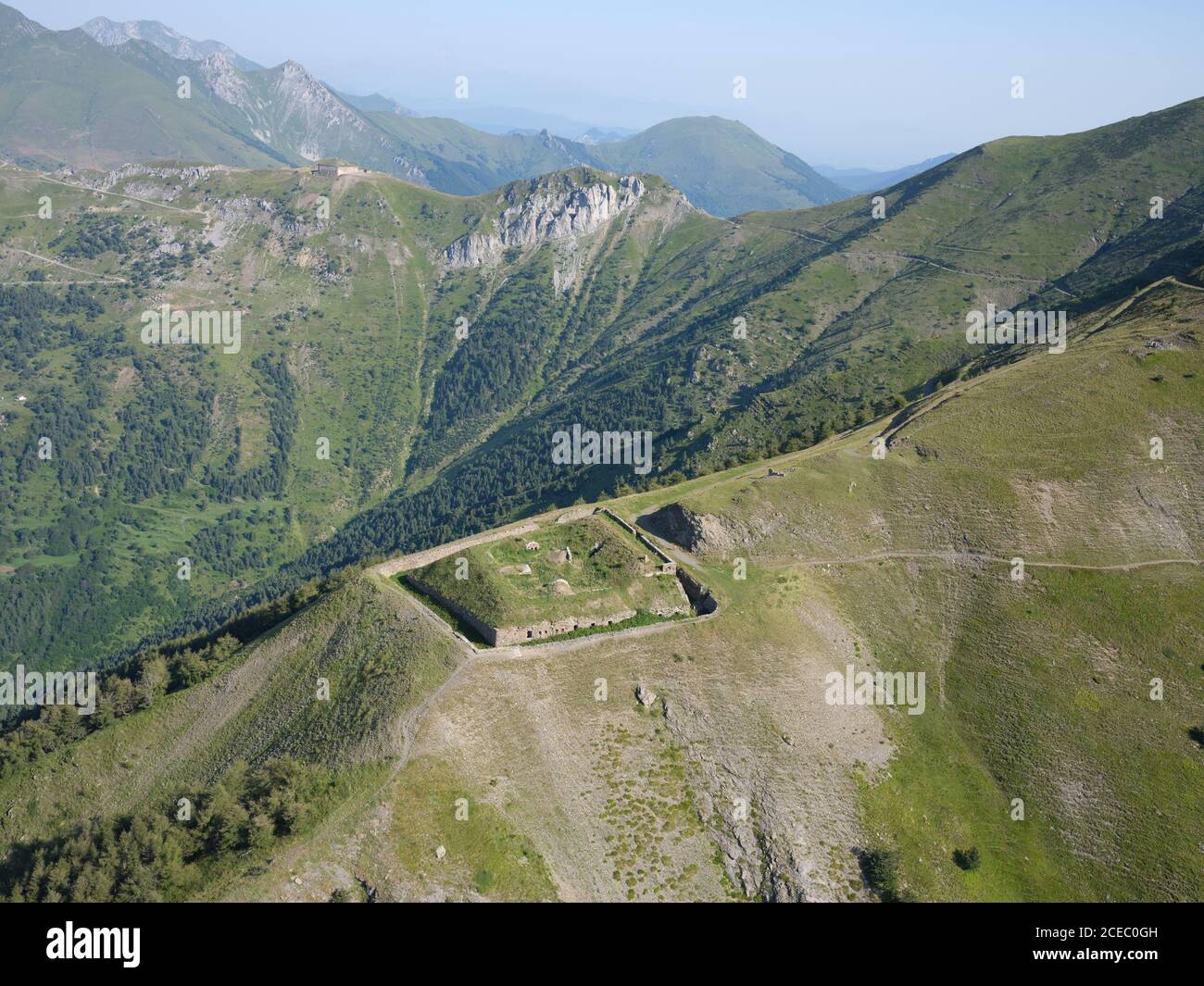 VUE AÉRIENNE.Fort Tabourde, une ancienne fortification militaire près ...