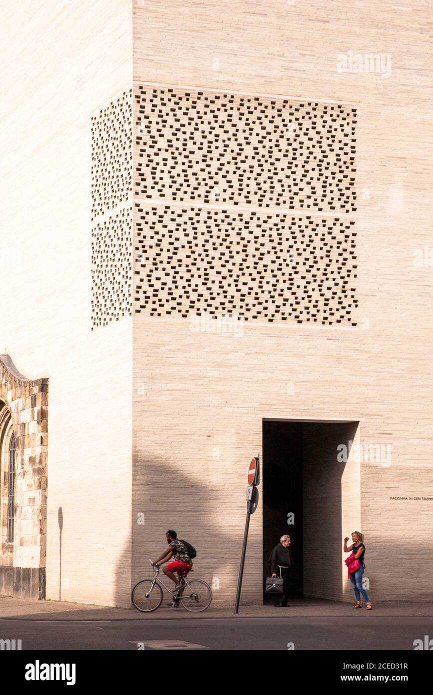 Musée d'art diocésain Kolumba dans la ville, architecte Peter Zumthor ...