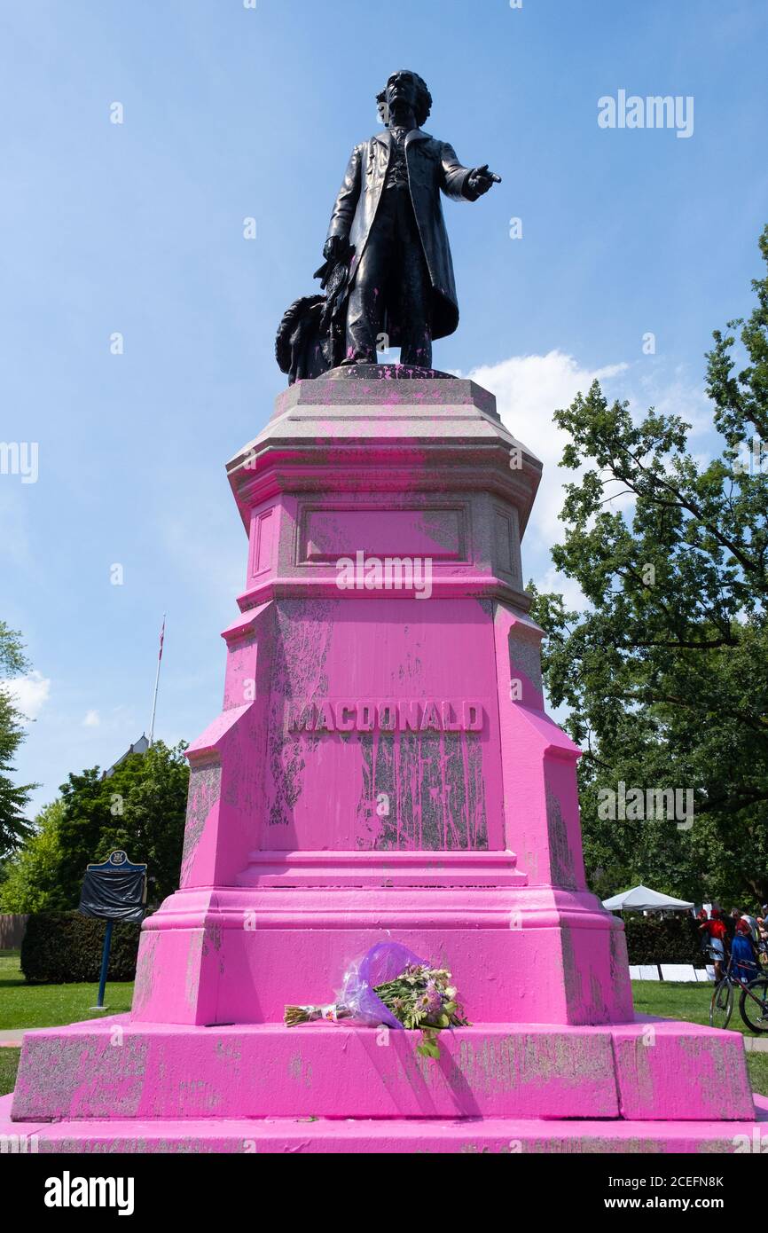 John a macdonald statue Banque de photographies et d’images à haute ...