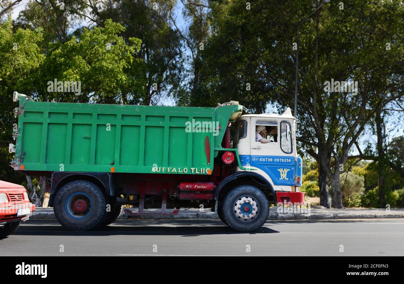Camion vert Banque de photographies et d’images à haute résolution - Alamy